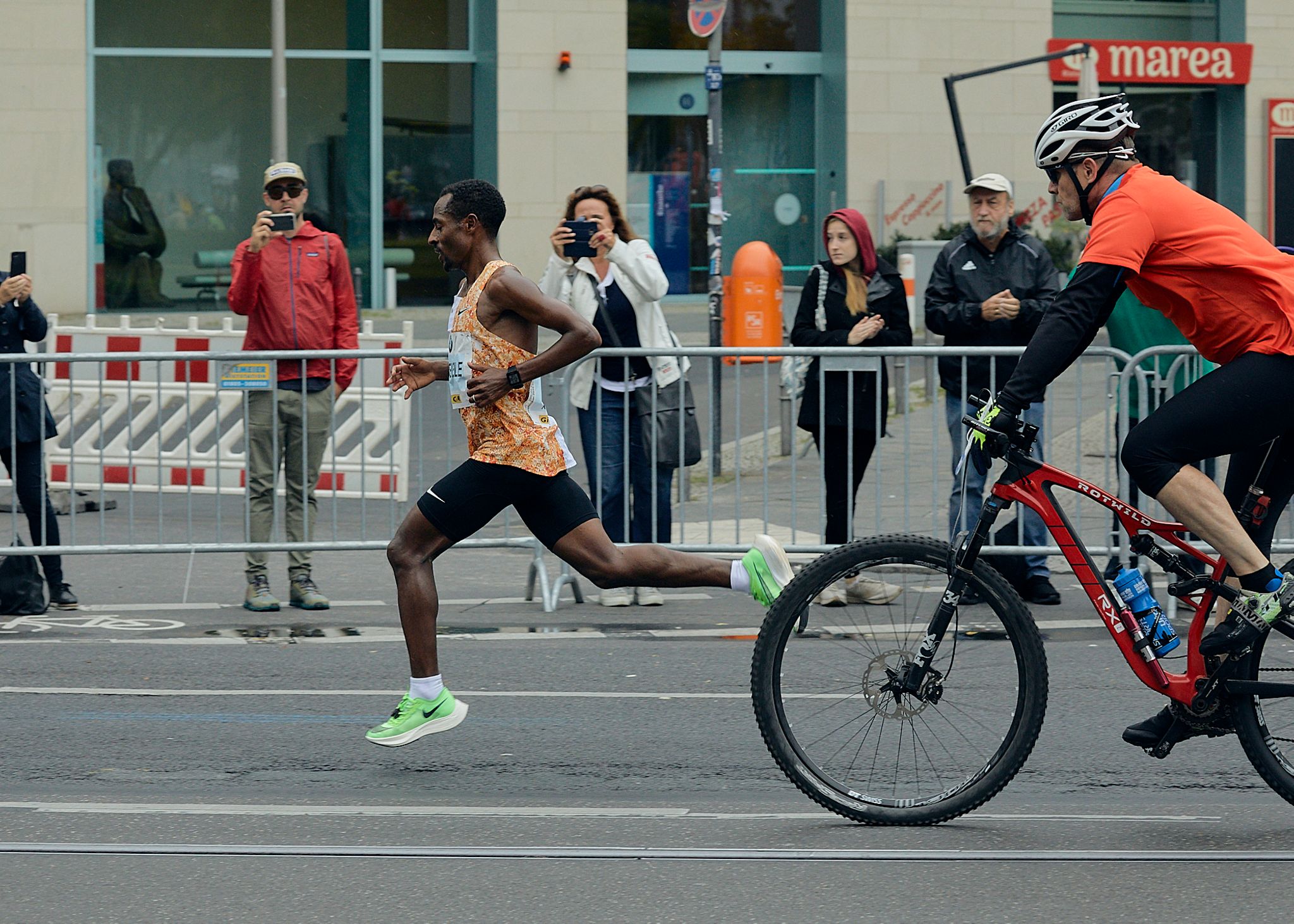 Kenenisa Bekele: El Rey del Fondo – The Last Lap